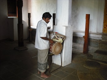 One day trekking in Gadaladeniya, Lankathilake, Ambakke 3 western ...
