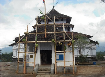 One day trekking in Gadaladeniya, Lankathilake, Ambakke 3 western ...